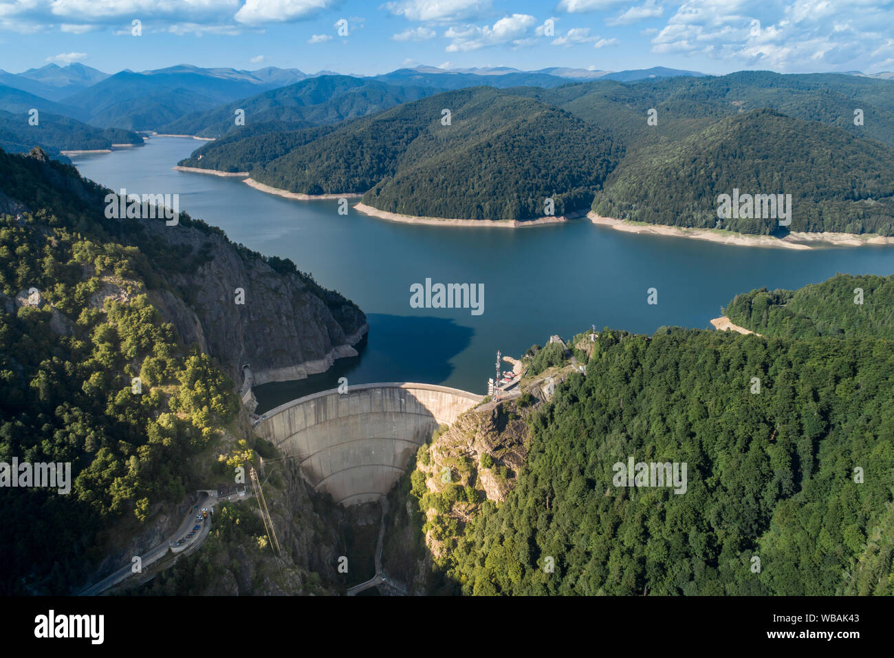 Vidraru dam on arges river -Fotos und -Bildmaterial in hoher Auflösung ...