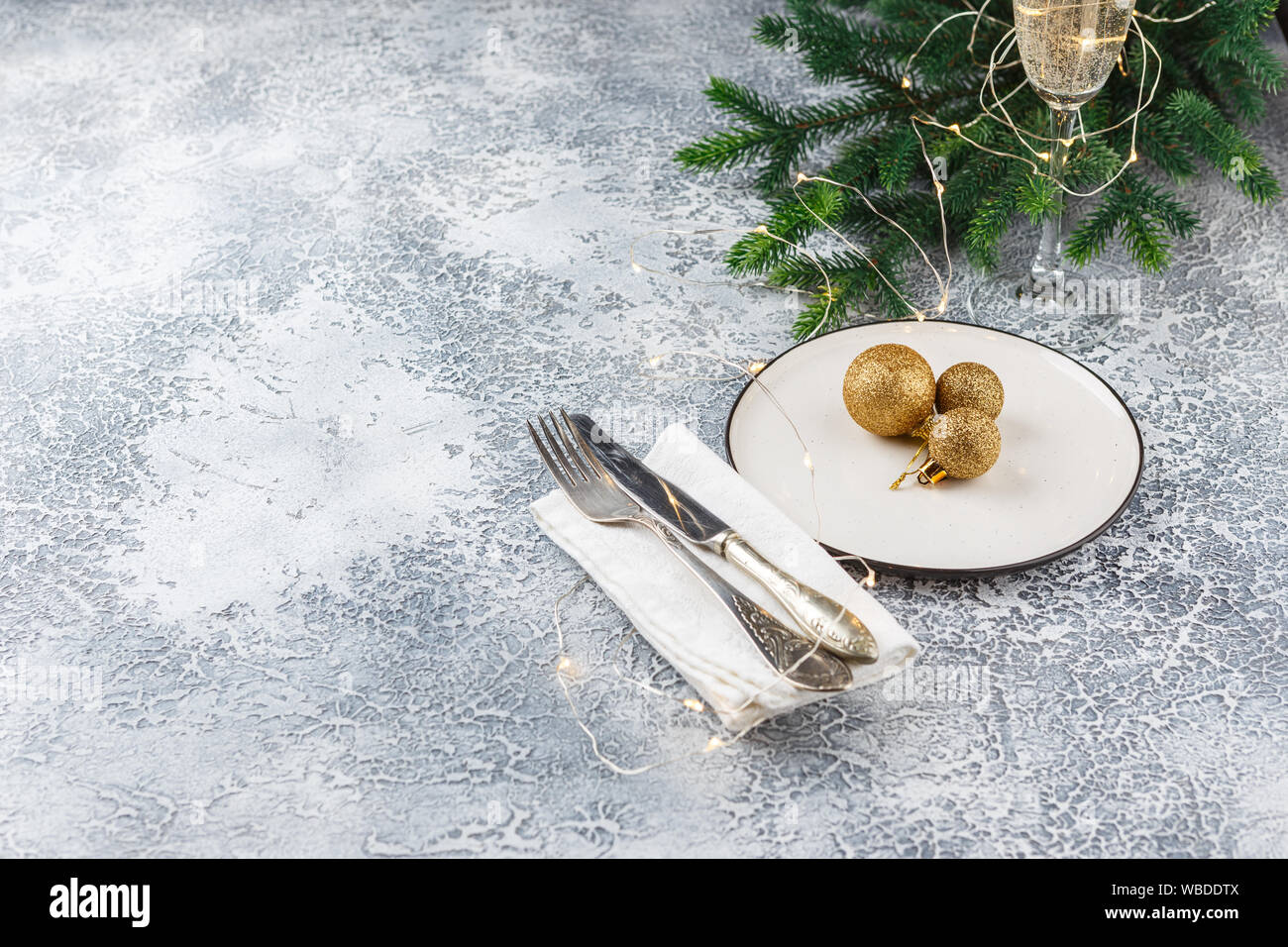 Gold setting -Fotos und -Bildmaterial in hoher Auflösung – Alamy