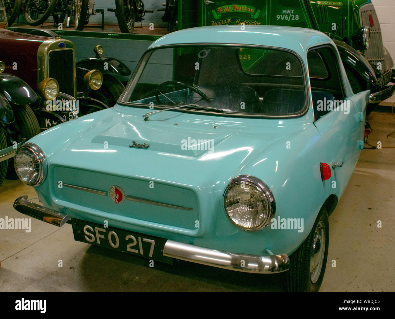 3 rad auto -Fotos und -Bildmaterial in hoher Auflösung – Alamy