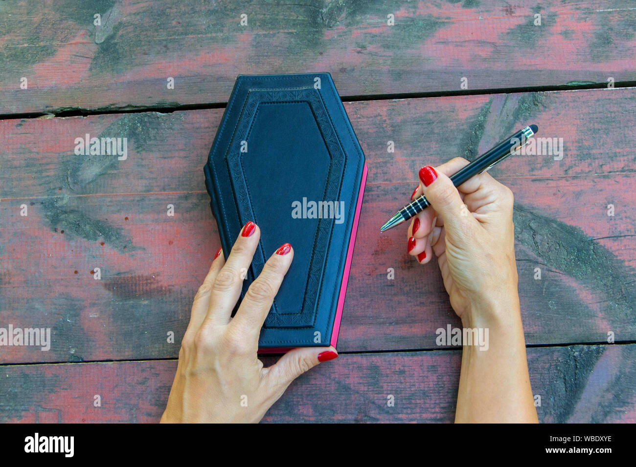 Sarg form -Fotos und -Bildmaterial in hoher Auflösung – Alamy