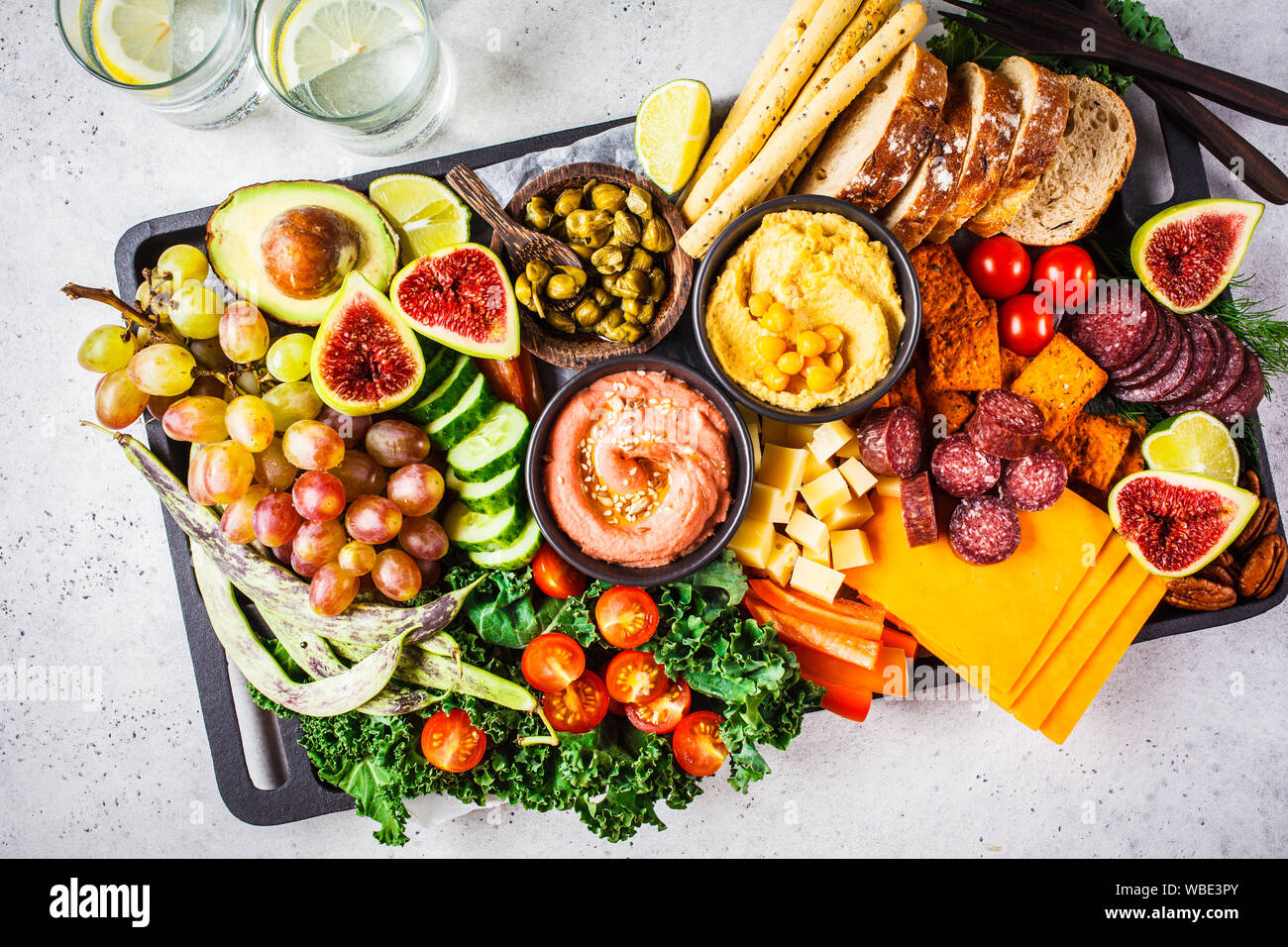 Sausage platter -Fotos und -Bildmaterial in hoher Auflösung – Alamy