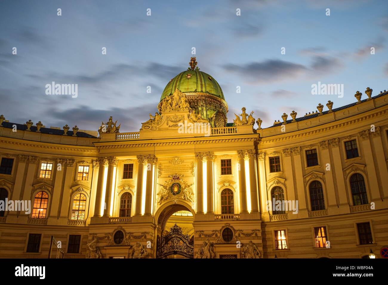 Michaelerplatz statue -Fotos und -Bildmaterial in hoher Auflösung – Alamy