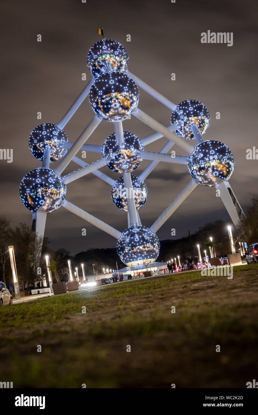 Kunst design atomium museum -Fotos und -Bildmaterial in hoher Auflösung ...
