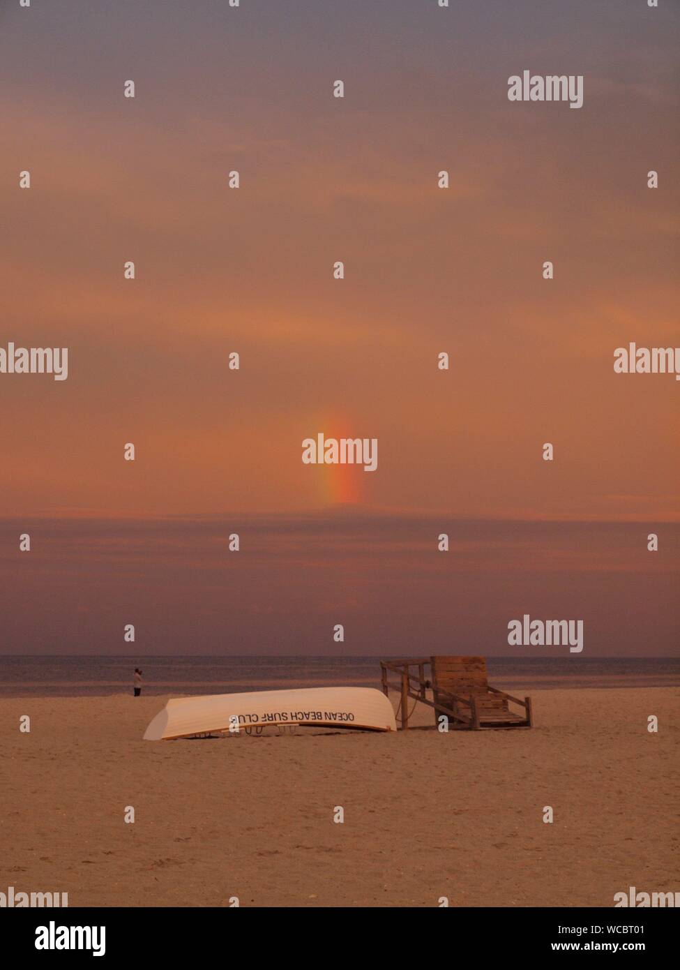 Rettungsboot und fernen regenbogen -Fotos und -Bildmaterial in hoher ...