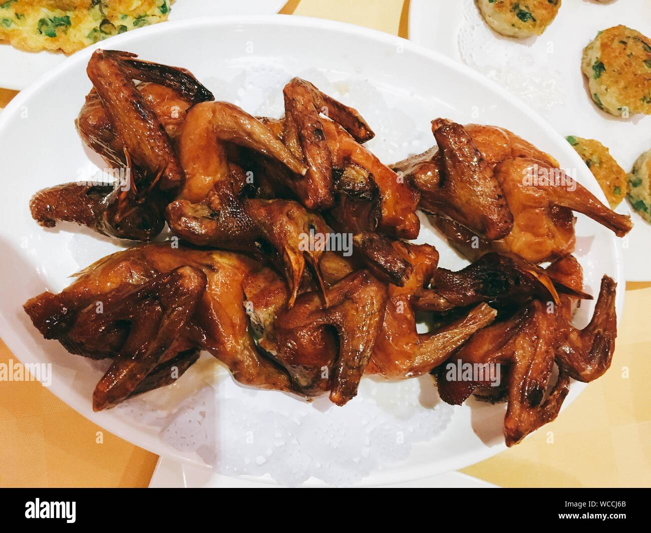 Gebratene tauben -Fotos und -Bildmaterial in hoher Auflösung – Alamy