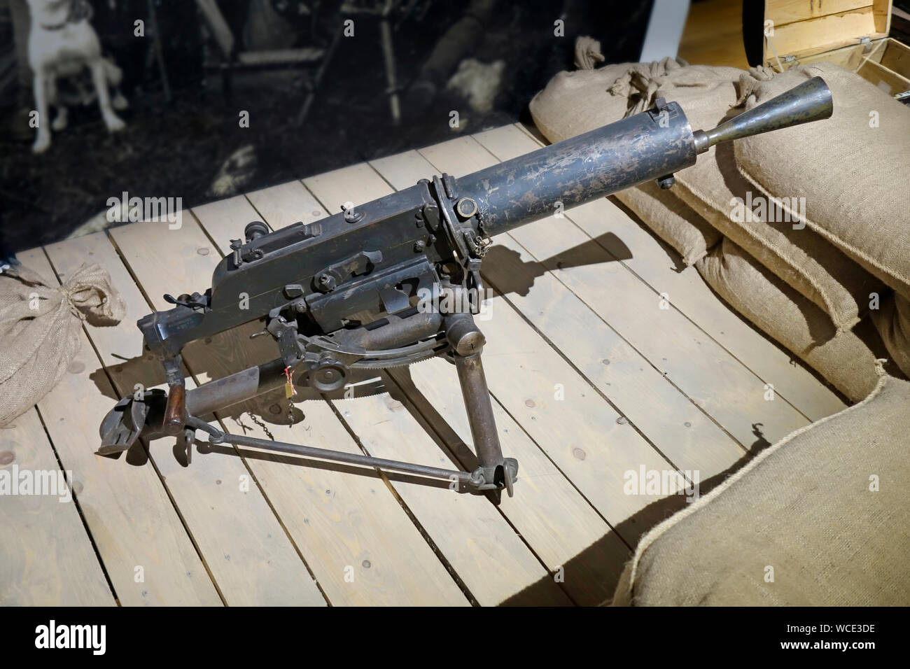 Machine gun weapon ammunition -Fotos und -Bildmaterial in hoher ...