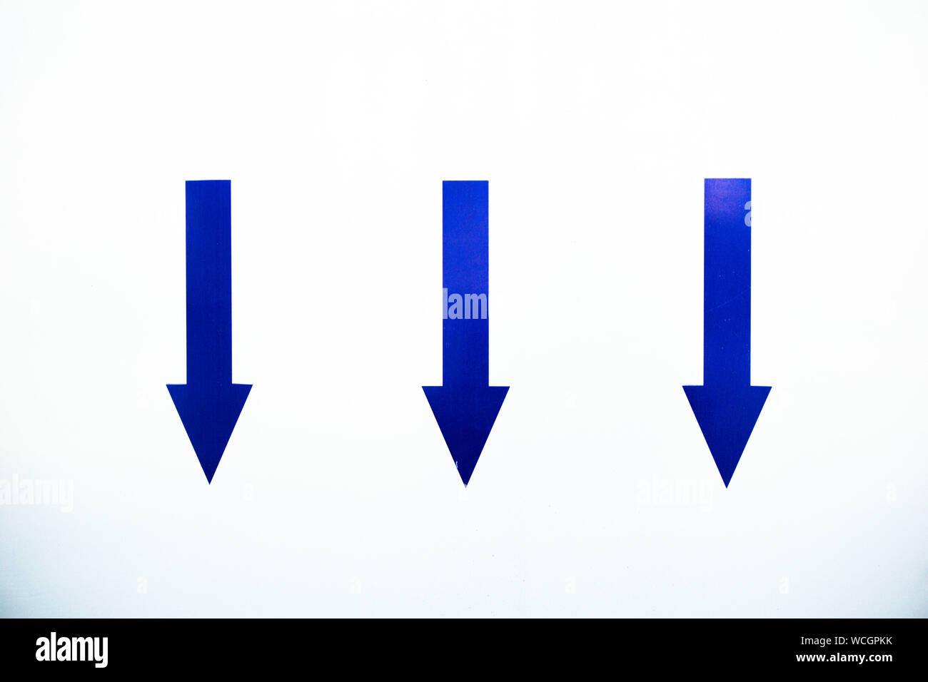 Blauer Pfeil Stockfotos und -bilder Kaufen - Alamy