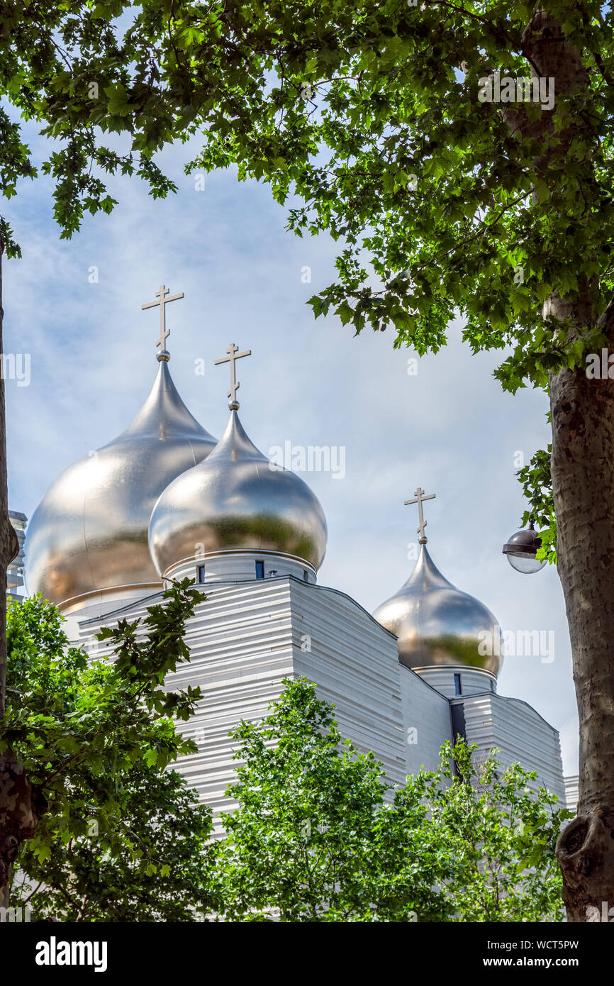 Russisch orthodoxe kirche der heiligen dreifaltigkeit -Fotos und -Bildmaterial in hoher ...