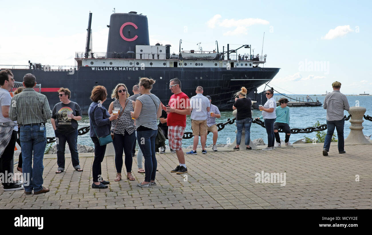 Menschen am cleveland seeufer Stockfotos und -bilder Kaufen - Alamy
