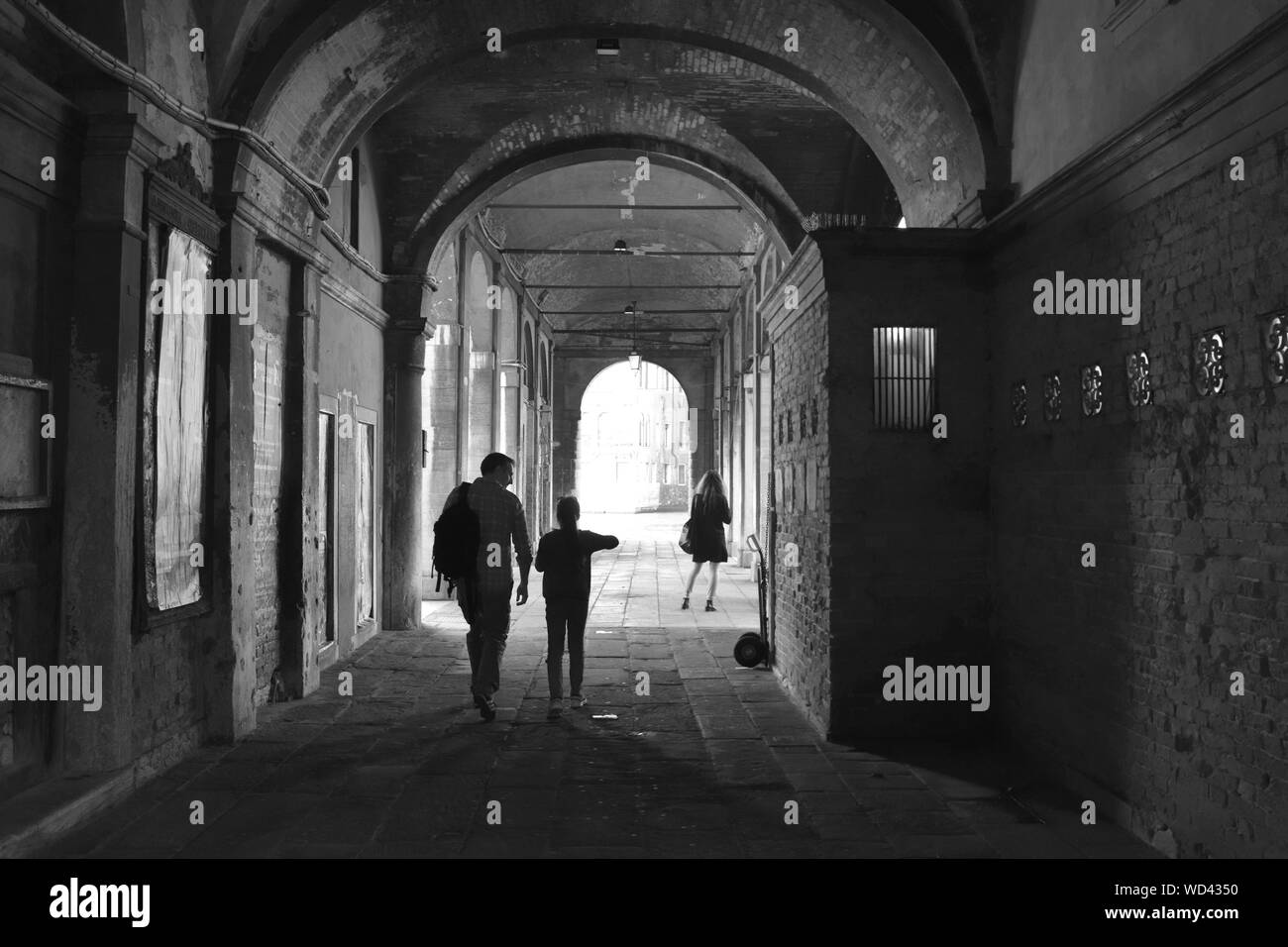 Drei torbogenansicht -Fotos und -Bildmaterial in hoher Auflösung – Alamy