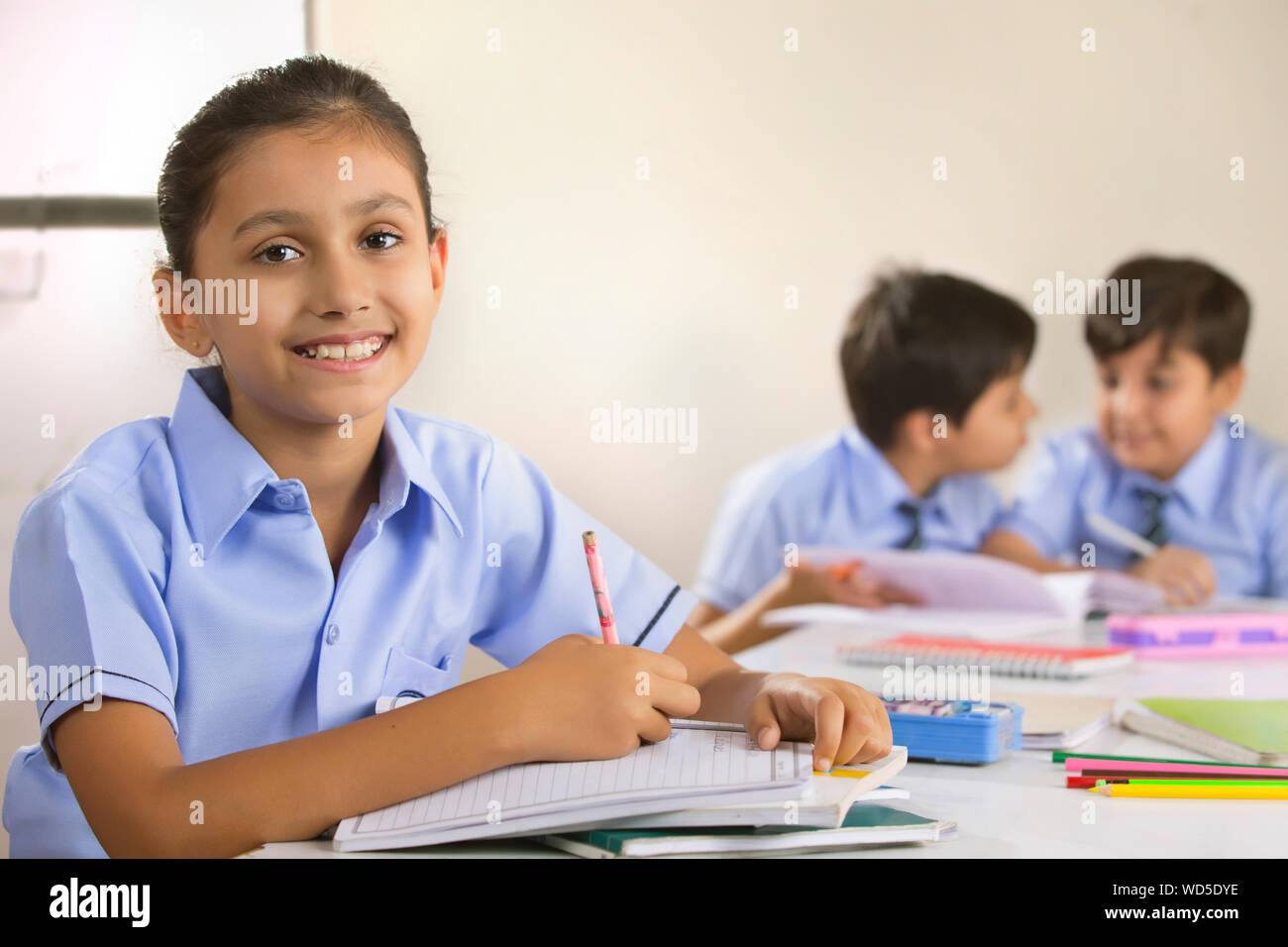 In der klasse sitzen -Fotos und -Bildmaterial in hoher Auflösung – Alamy