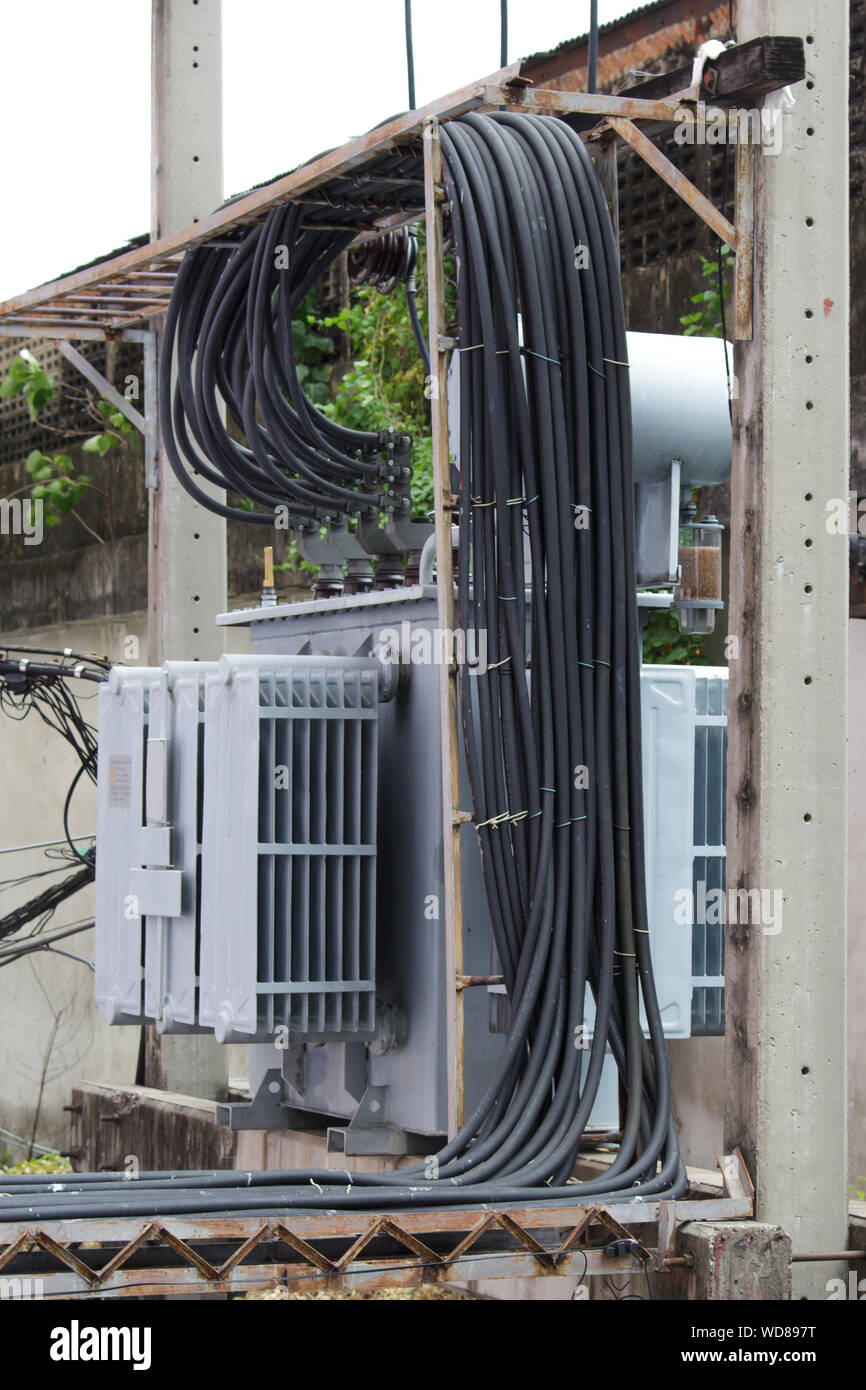 High voltage electricity transformer -Fotos und -Bildmaterial in hoher ...