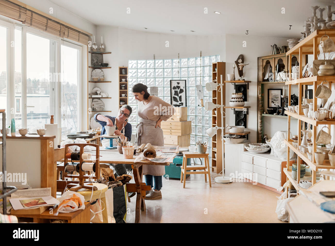 Toepfer waren toepfer werkstatt -Fotos und -Bildmaterial in hoher ...