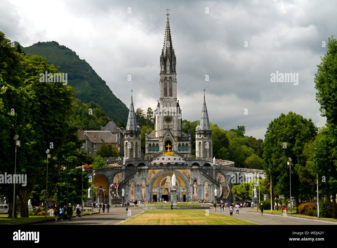 Lourdes hautes pyrenäen midi pyrenäen frankreich -Fotos und ...