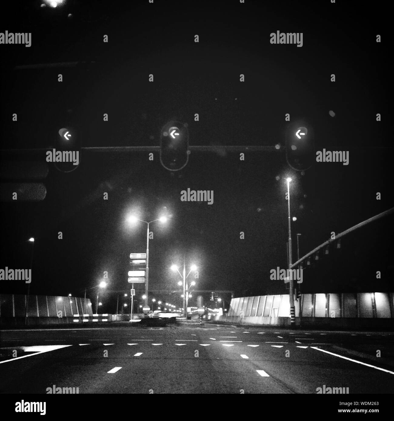 Green arrow traffic light -Fotos und -Bildmaterial in hoher Auflösung ...
