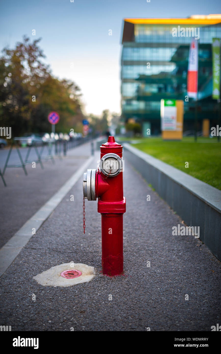 Texturierter roter hydrant -Fotos und -Bildmaterial in hoher Auflösung ...