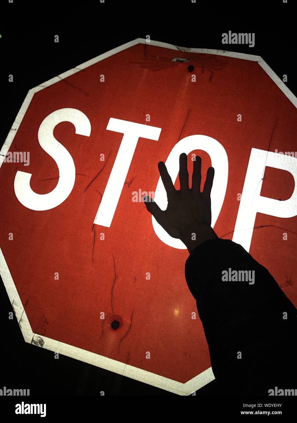 Red stop sign hand -Fotos und -Bildmaterial in hoher Auflösung – Alamy