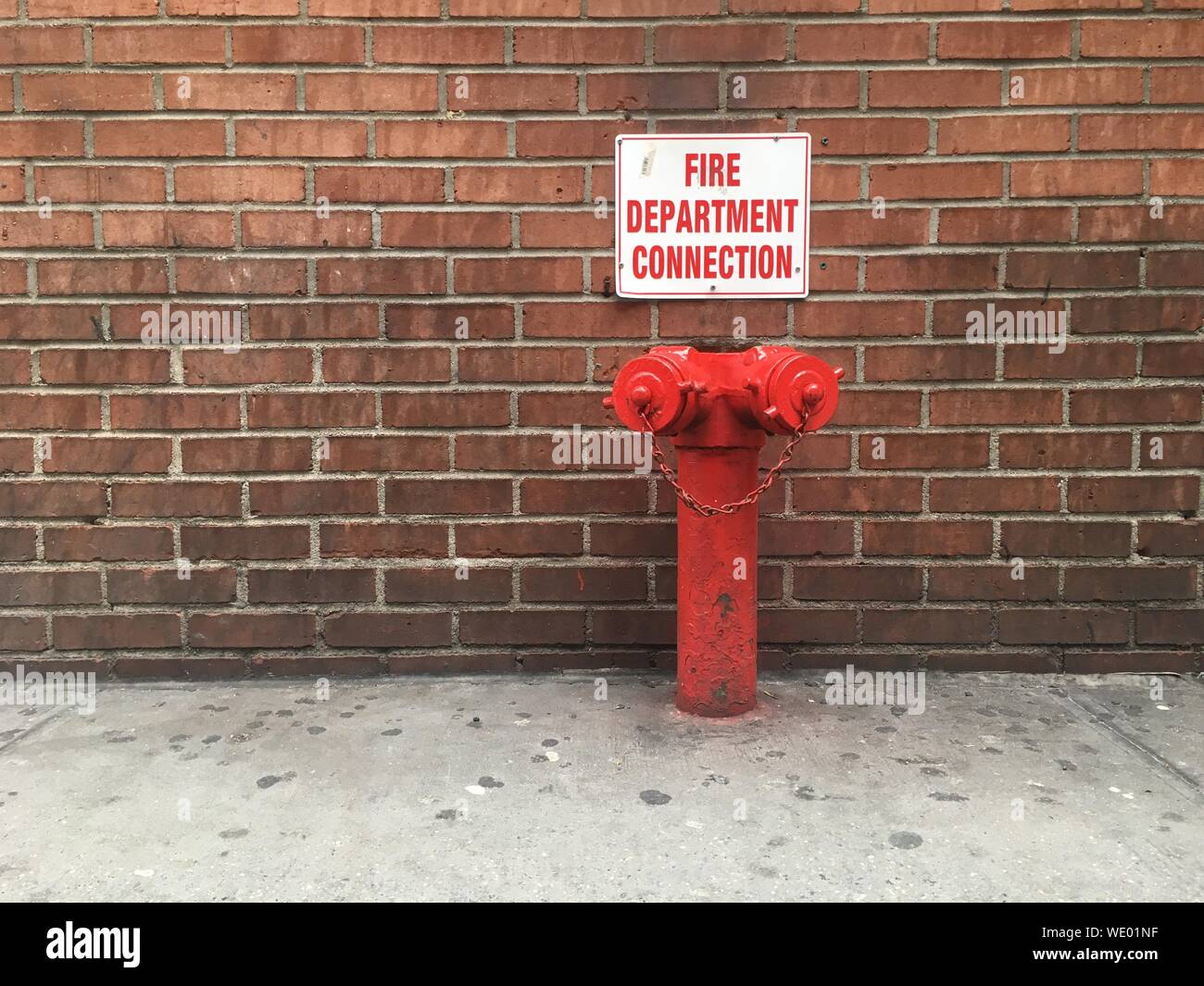 Hydrant sign -Fotos und -Bildmaterial in hoher Auflösung – Alamy