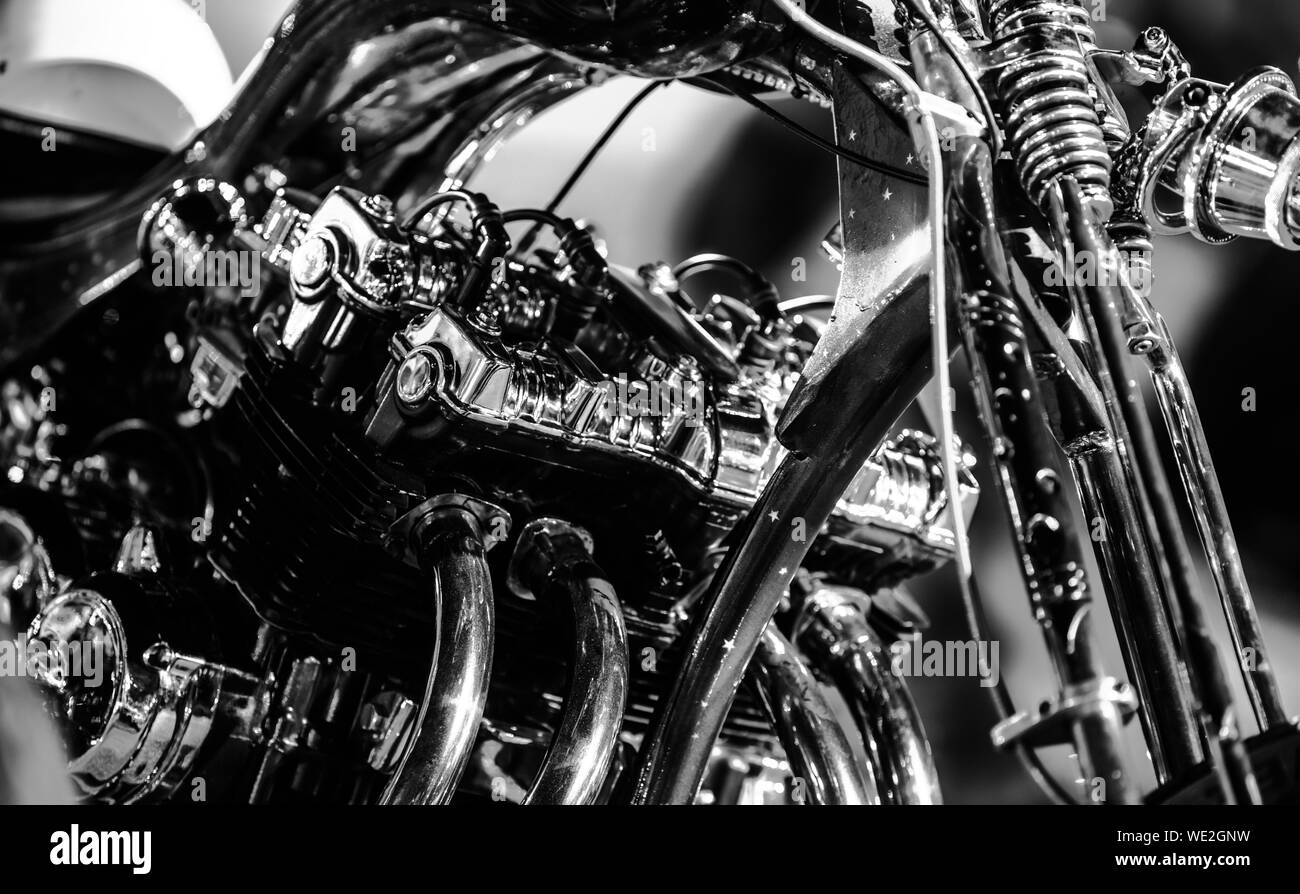Partes de un motor Schwarzweiß-Stockfotos und -bilder - Seite 2 - Alamy