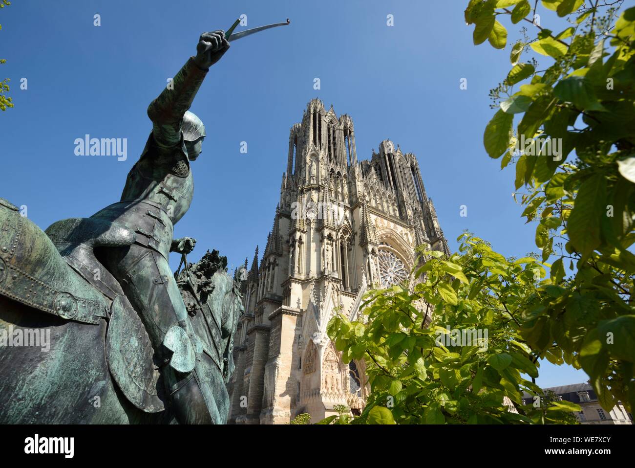 Reims cathedral statue joan arc -Fotos und -Bildmaterial in hoher Auflösung – Alamy