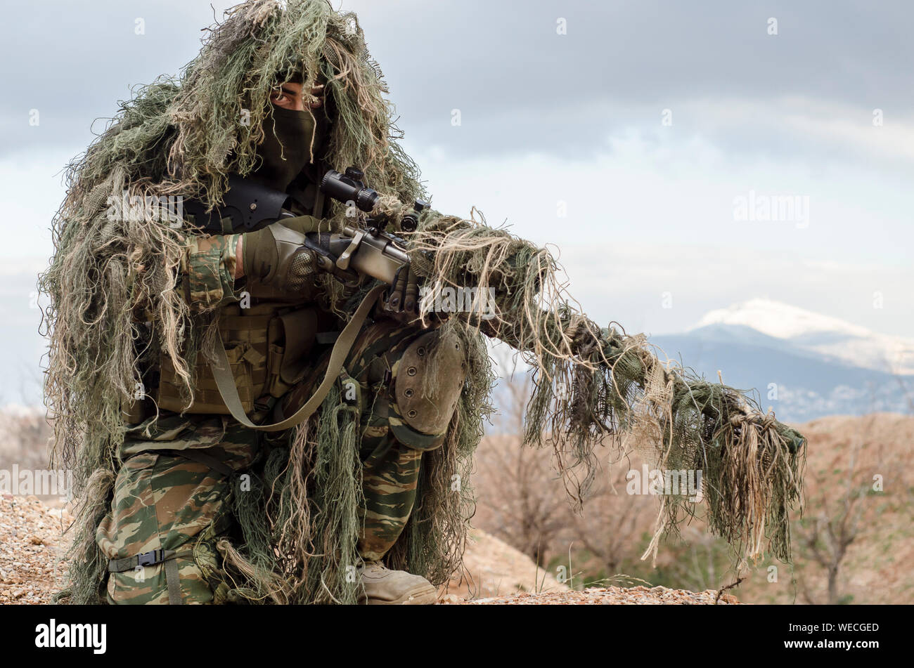 Sniper In Ghillie Suit Stockfotos & Sniper In Ghillie Suit Bilder - Alamy