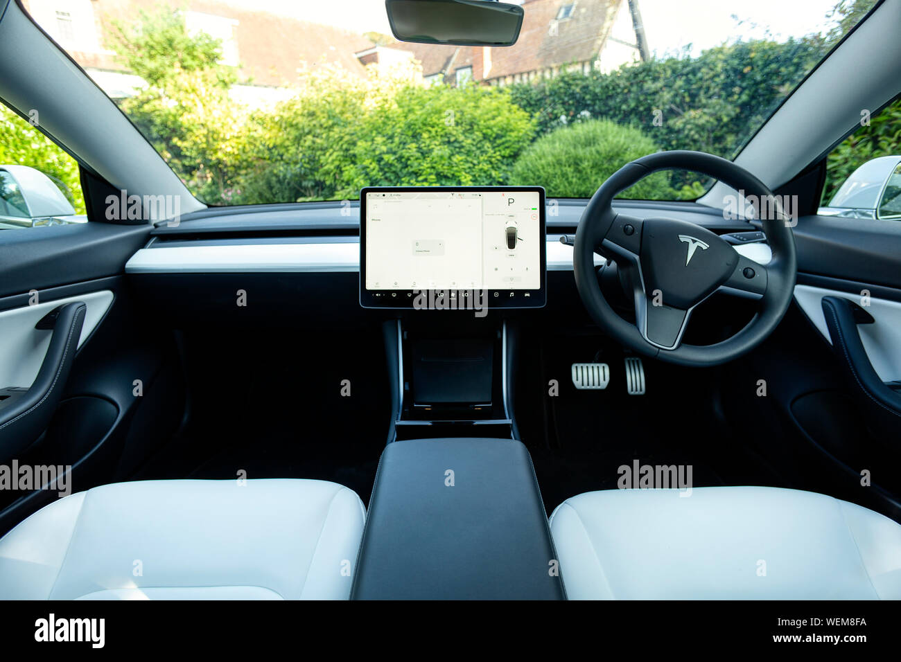 Tesla cockpit -Fotos und -Bildmaterial in hoher Auflösung – Alamy