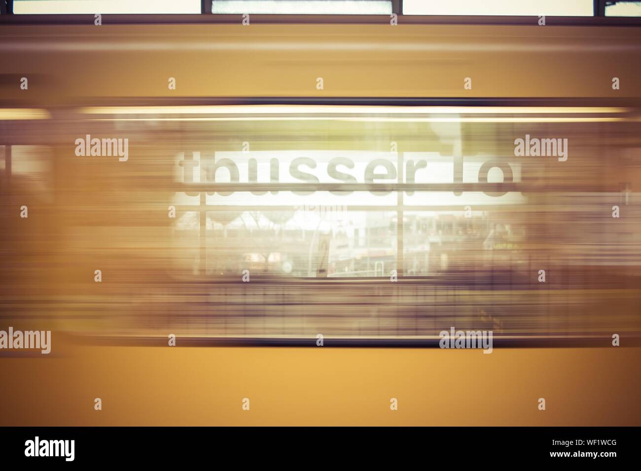 Verschwommener text -Fotos und -Bildmaterial in hoher Auflösung – Alamy