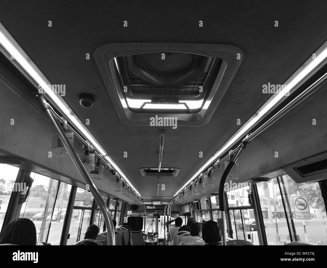 People sitting in bus -Fotos und -Bildmaterial in hoher Auflösung – Alamy