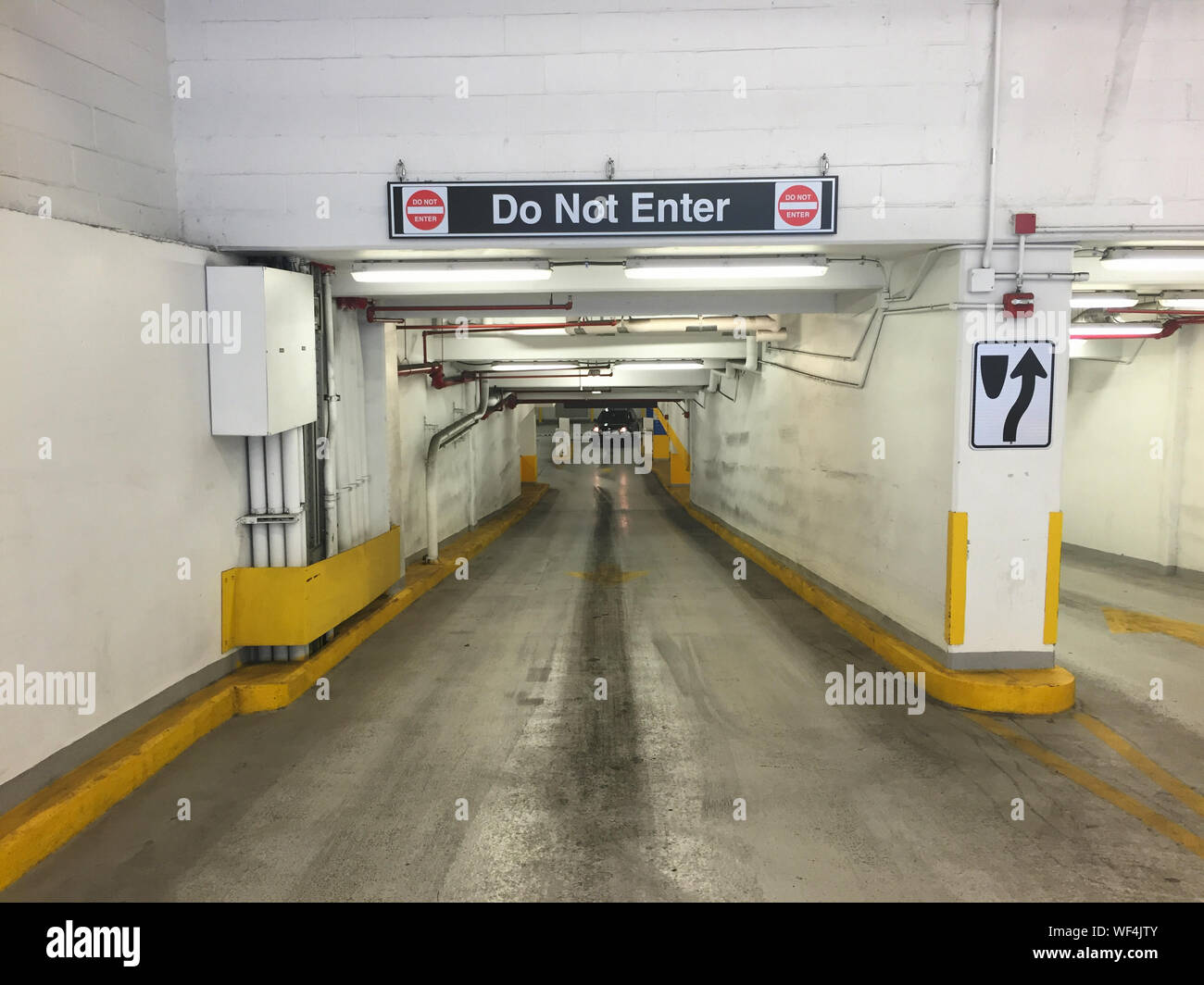Innenraum Des Parkhauses Stockfotos und -bilder Kaufen - Alamy