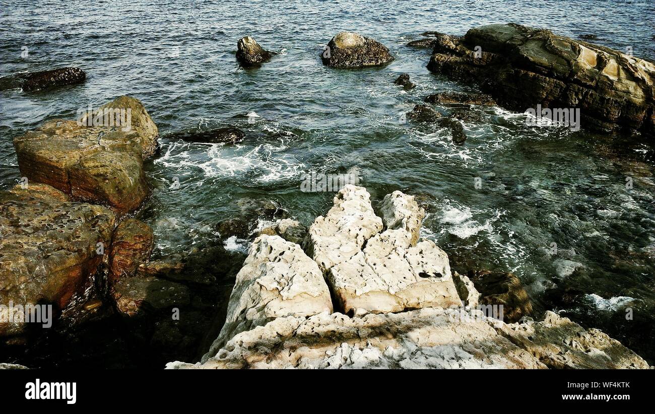 Wellige felsen -Fotos und -Bildmaterial in hoher Auflösung – Alamy