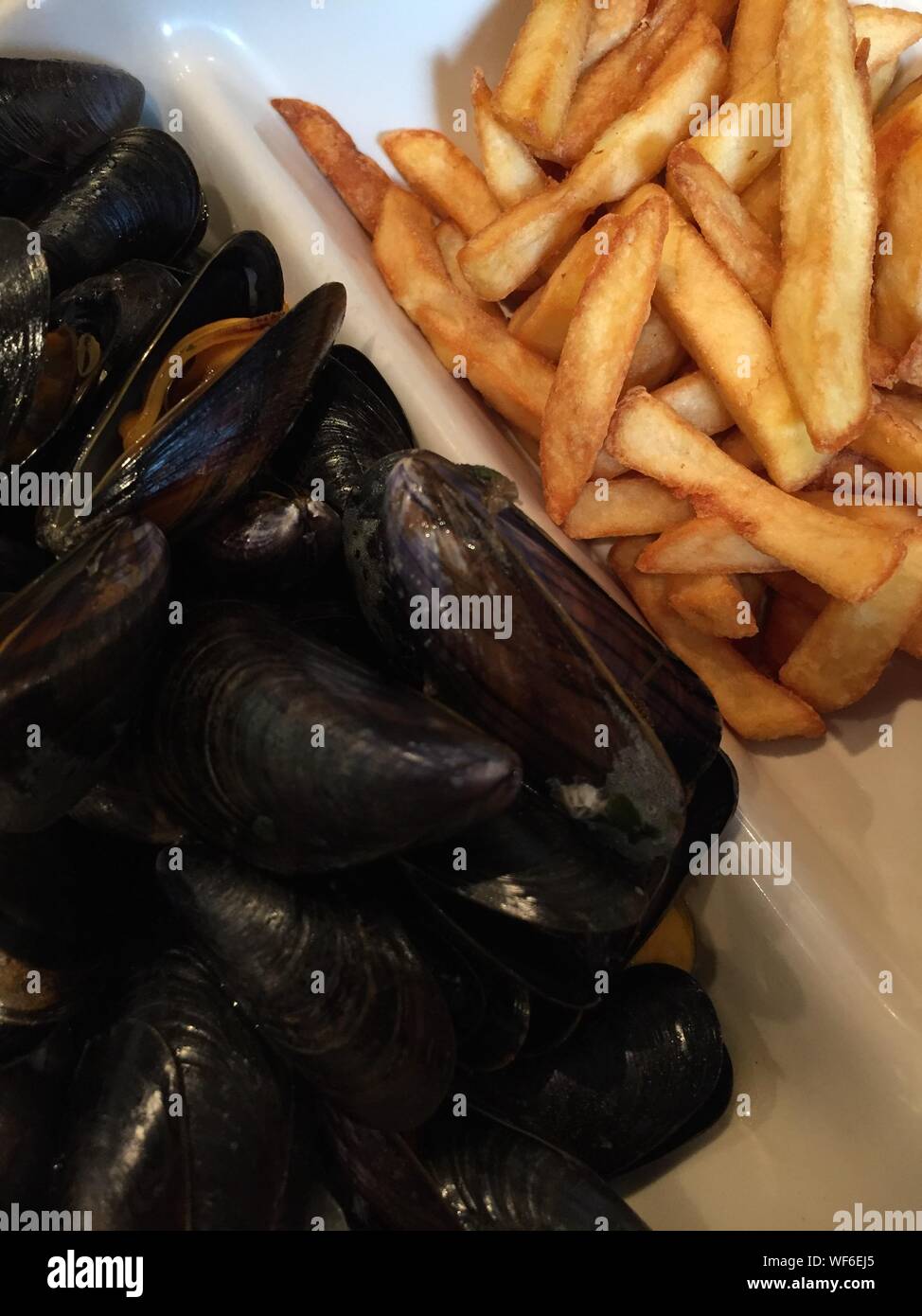 Muscheln mit pommes frites -Fotos und -Bildmaterial in hoher Auflösung ...