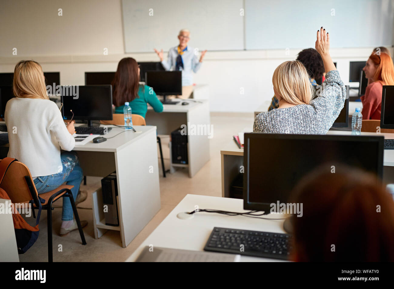 Student frage stellen -Fotos und -Bildmaterial in hoher Auflösung – Alamy