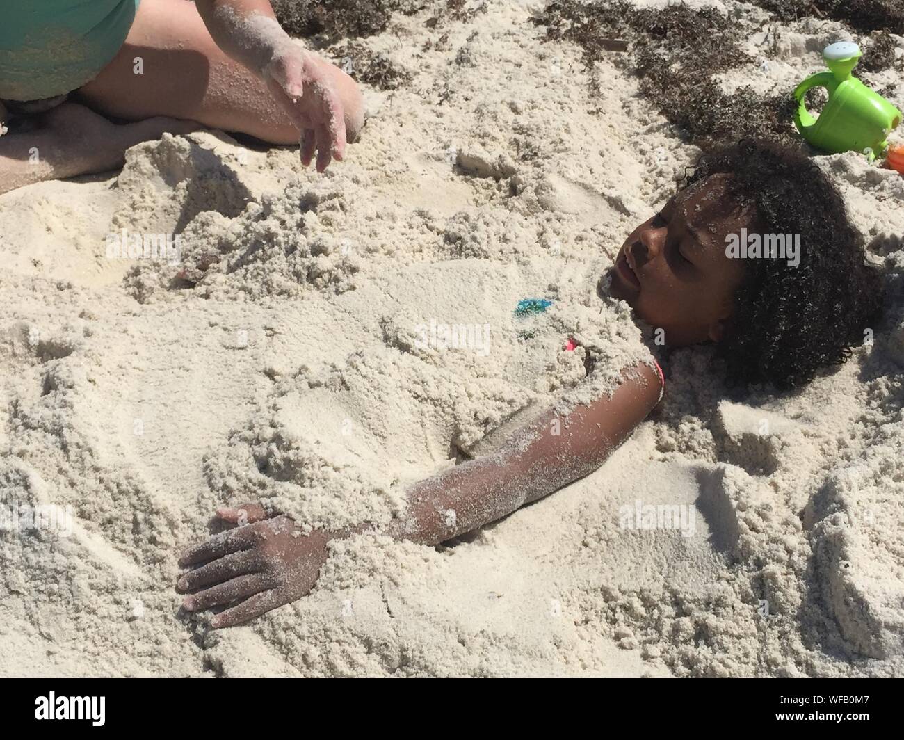 Begrabener sandstrand -Fotos und -Bildmaterial in hoher Auflösung – Alamy