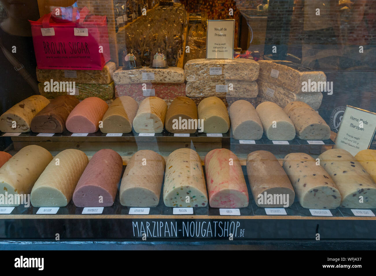 Belgium bruges marzipan shop -Fotos und -Bildmaterial in hoher ...