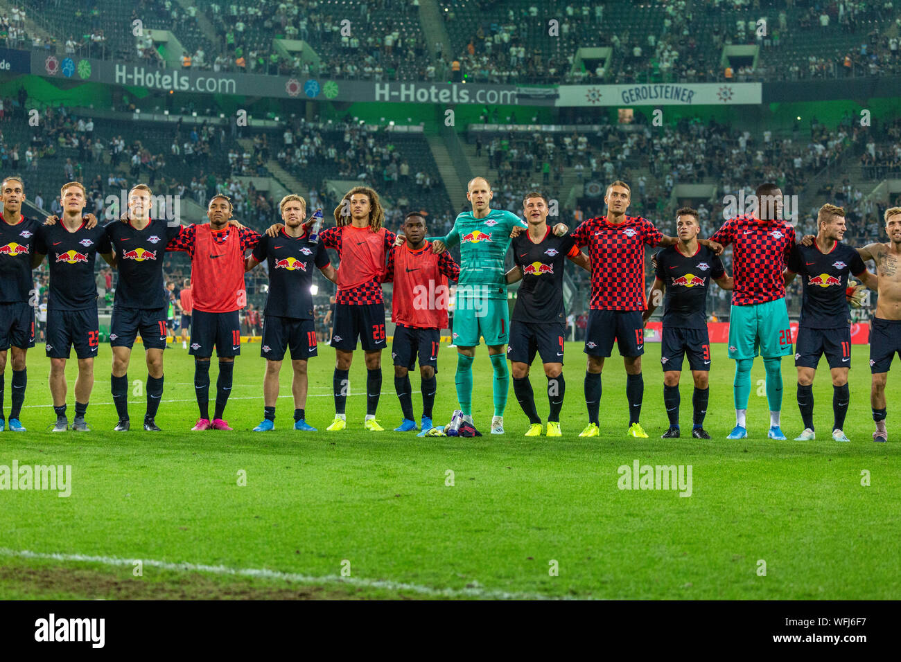 Roter bulle -Fotos und -Bildmaterial in hoher Auflösung - Seite 3 - Alamy