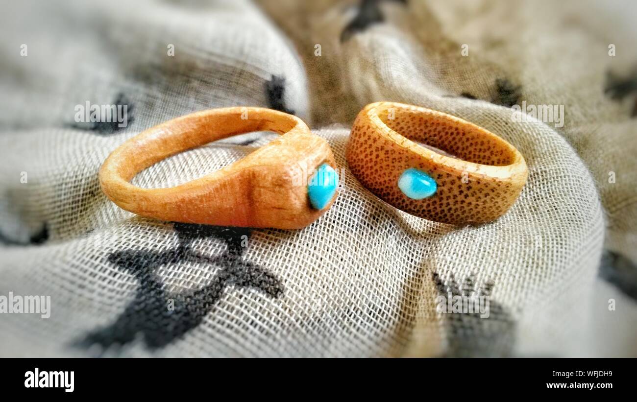 Wooden rings -Fotos und -Bildmaterial in hoher Auflösung – Alamy