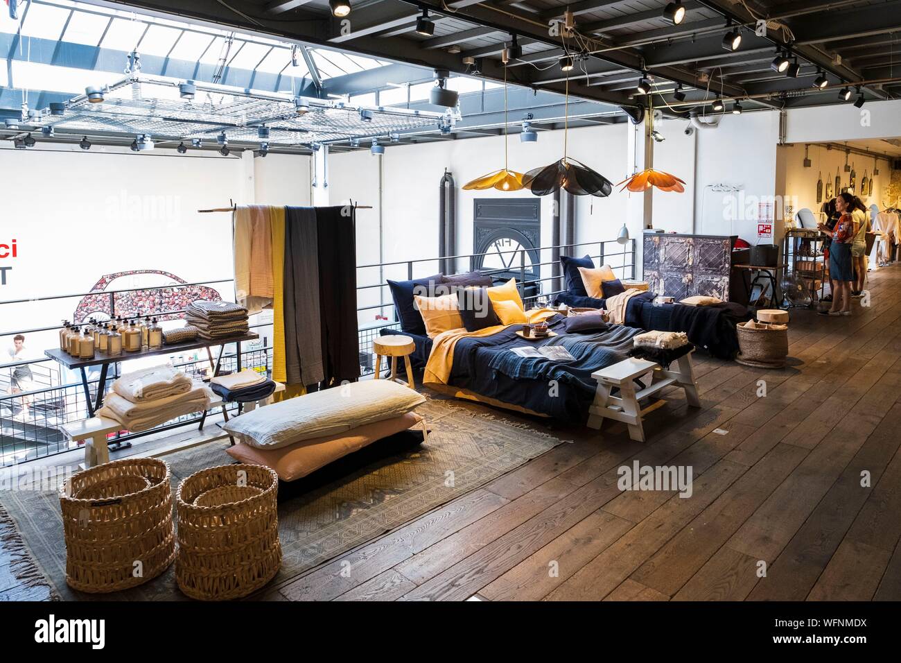 Merci paris -Fotos und -Bildmaterial in hoher Auflösung – Alamy