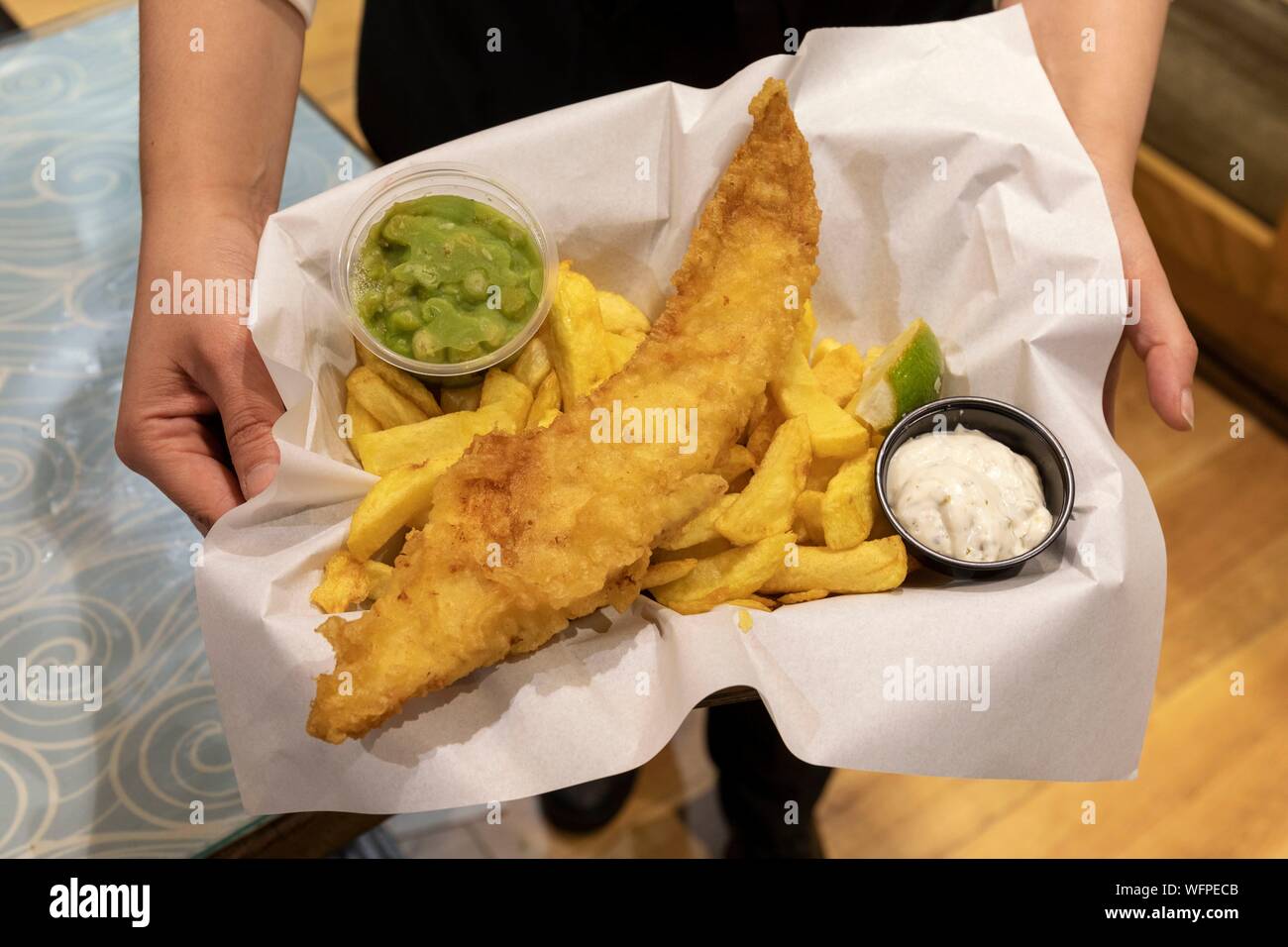 Irland, Dublin, das Fischrestaurant Beshoff Bros, die traditionelle ...