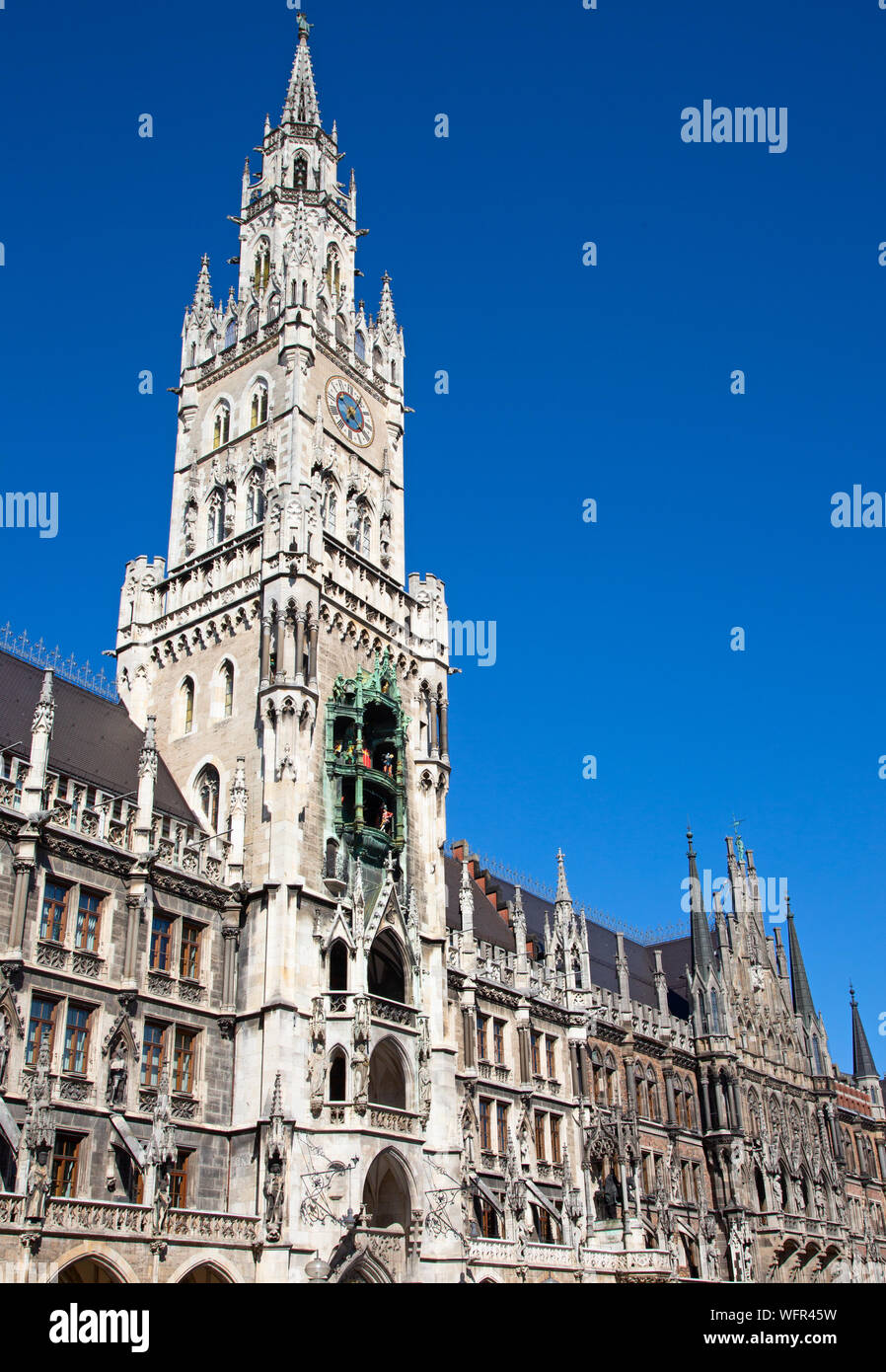 Hauptplatz der München - Marienplatz (Marian Square). Die alte und die ...