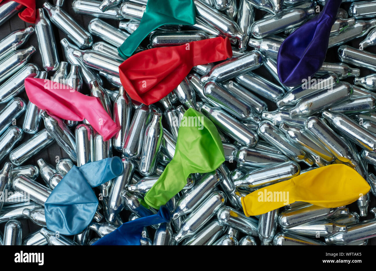 Lachgas ballons -Fotos und -Bildmaterial in hoher Auflösung – Alamy