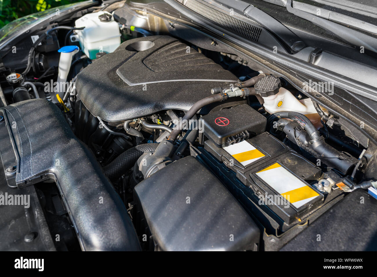 Elektroauto motorraum -Fotos und -Bildmaterial in hoher Auflösung – Alamy