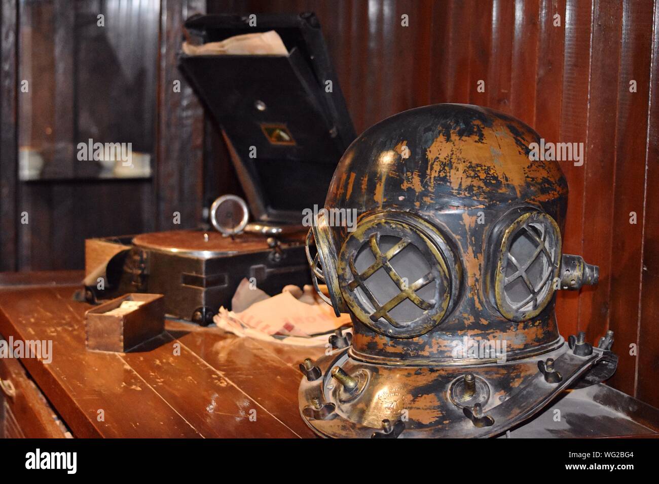 Diving helmet -Fotos und -Bildmaterial in hoher Auflösung – Alamy