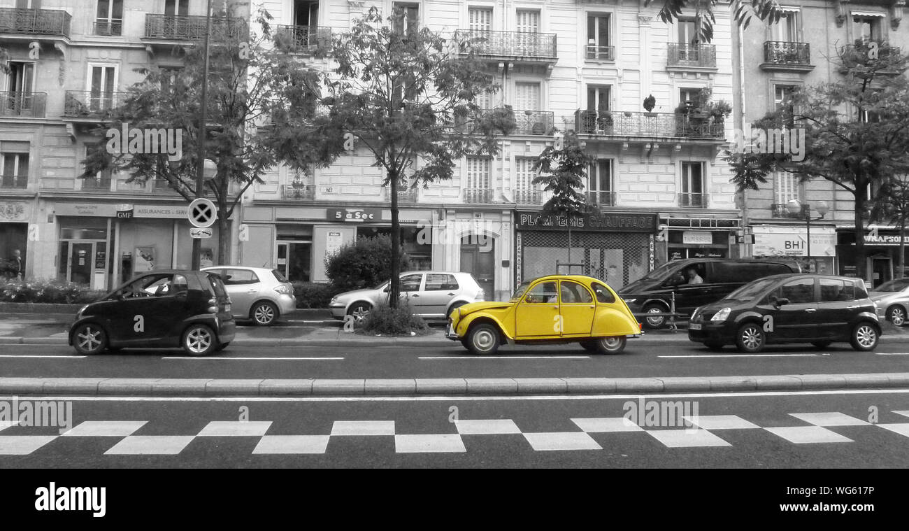 Gelbes auto -Fotos und -Bildmaterial in hoher Auflösung – Alamy