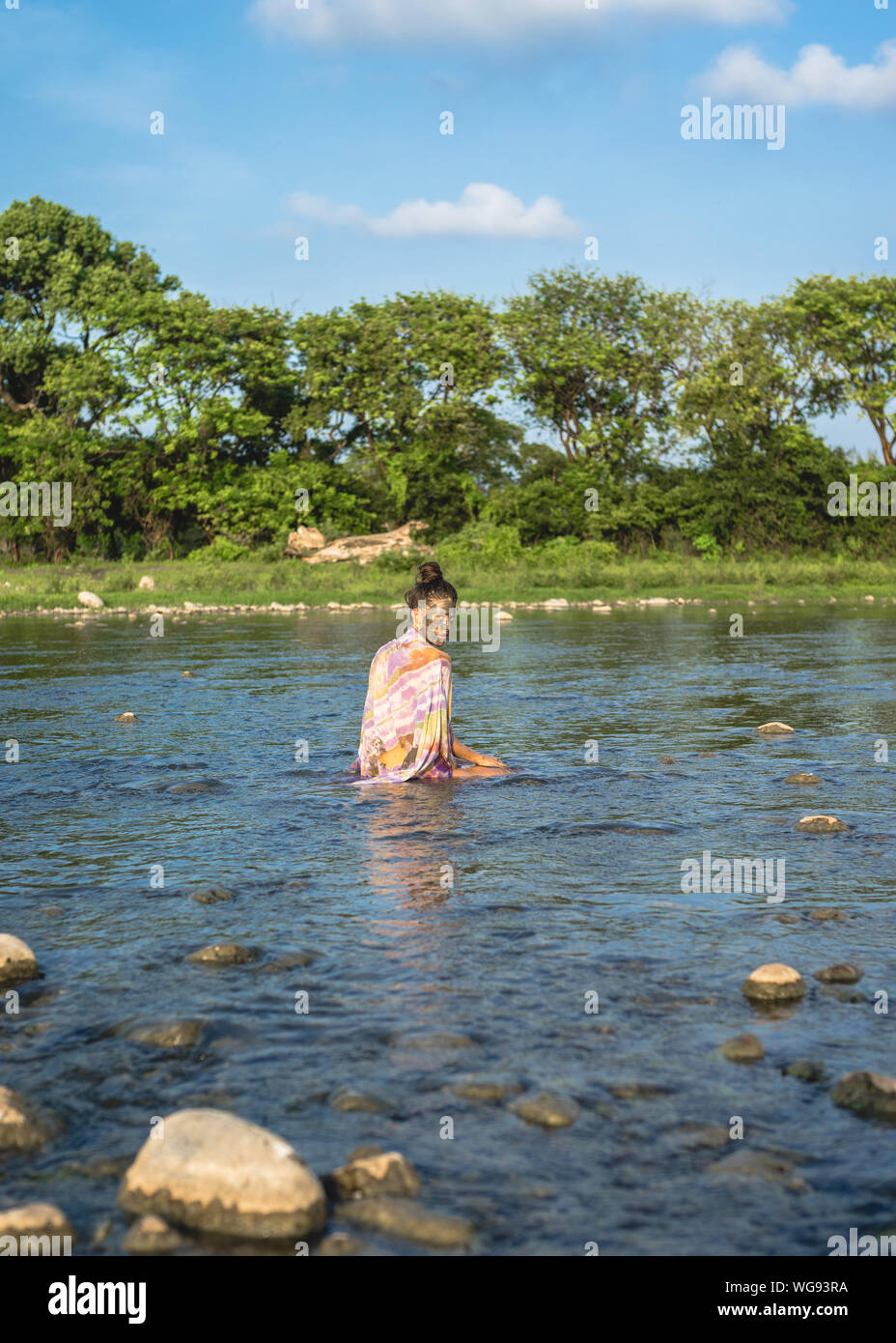 Woman Mud Bathing Stockfotos und -bilder Kaufen - Alamy