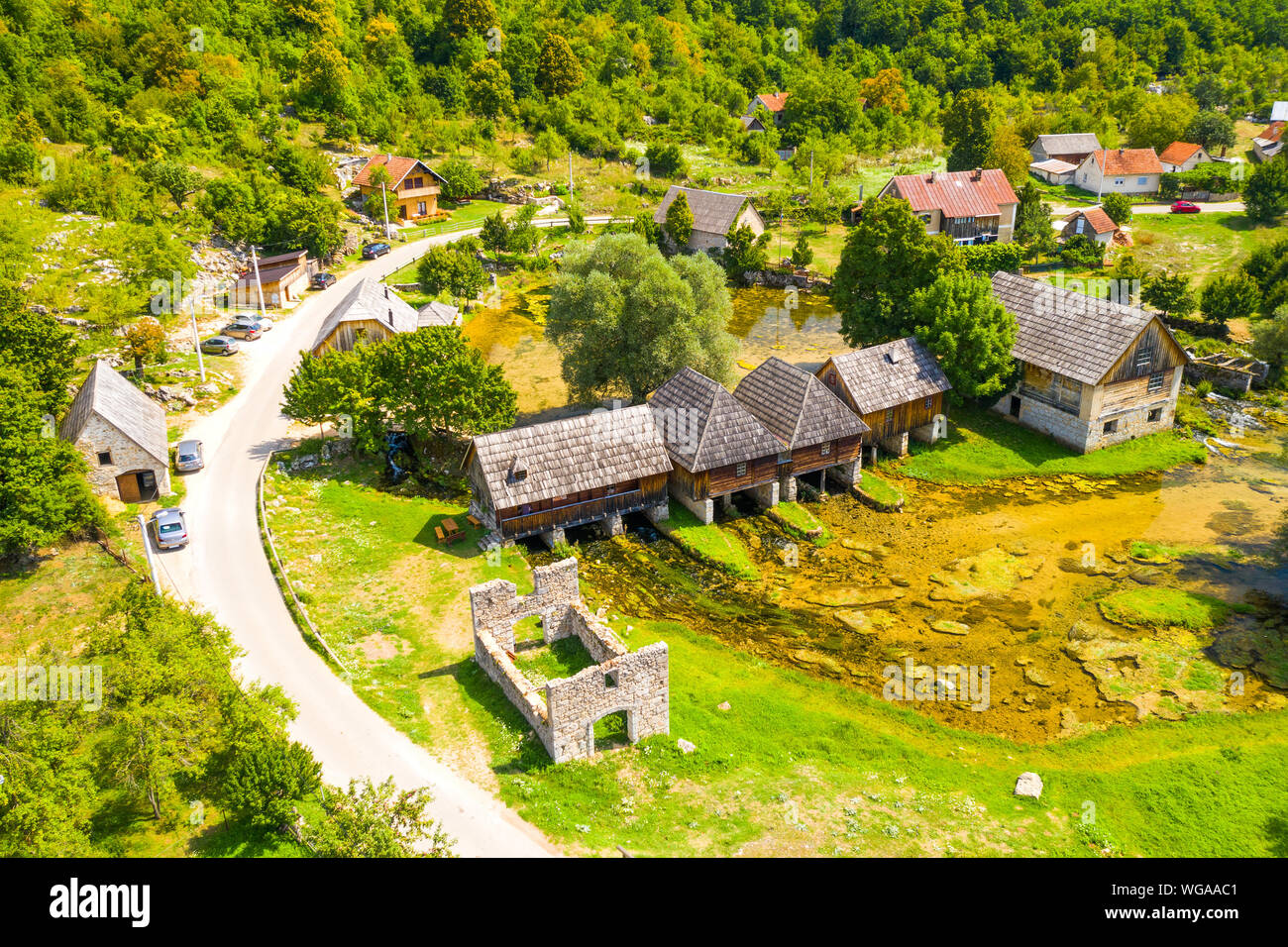 Kroatien, Region Lika, Majerovo vrilo Quelle der Fluss Gacka ...