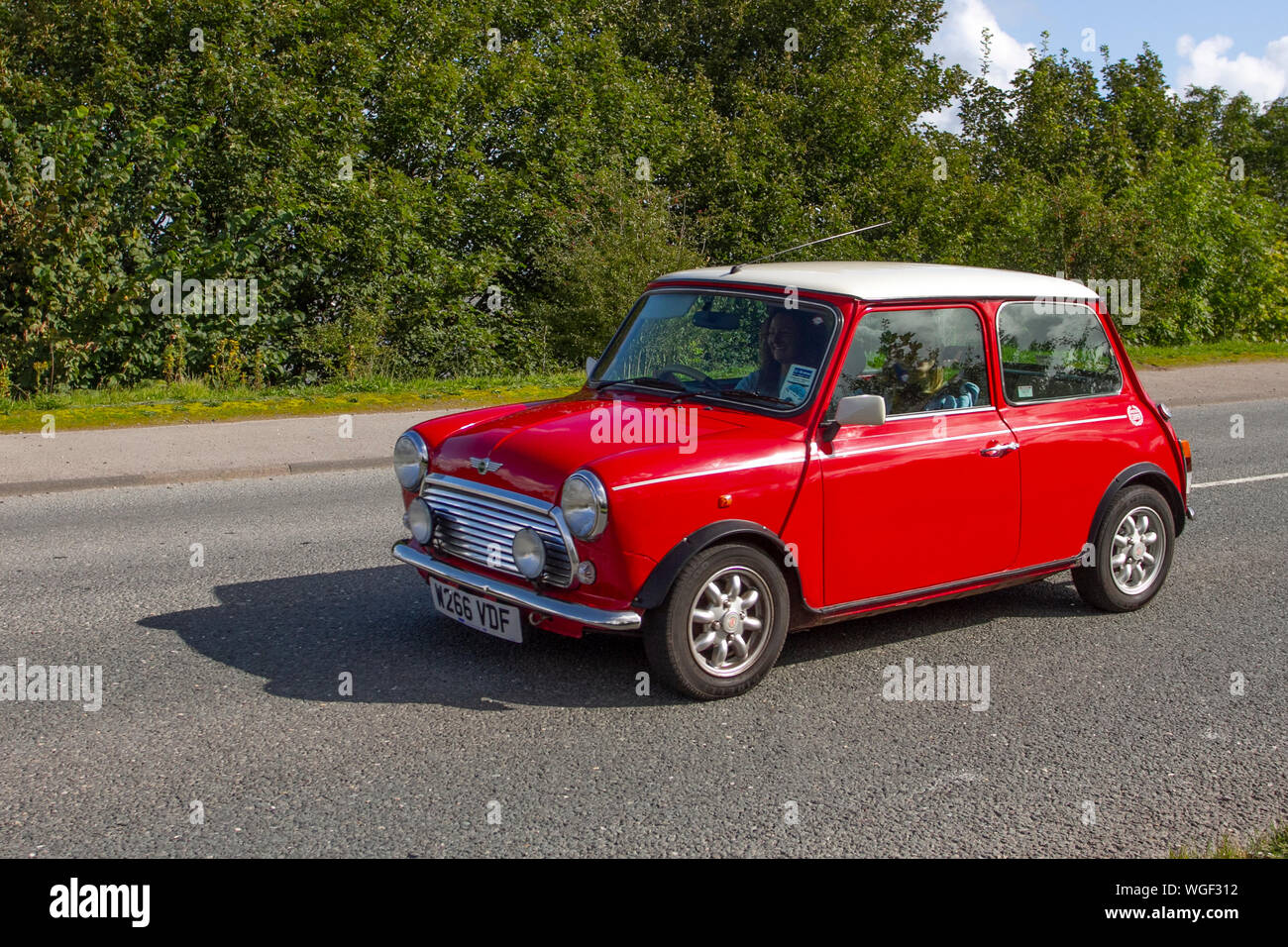 2000 Red Rover Mini Cooper bei der Oldtimer-Rallye Bradford to ...