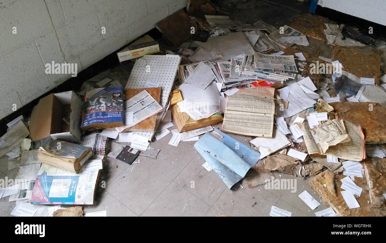 Messy house -Fotos und -Bildmaterial in hoher Auflösung – Alamy