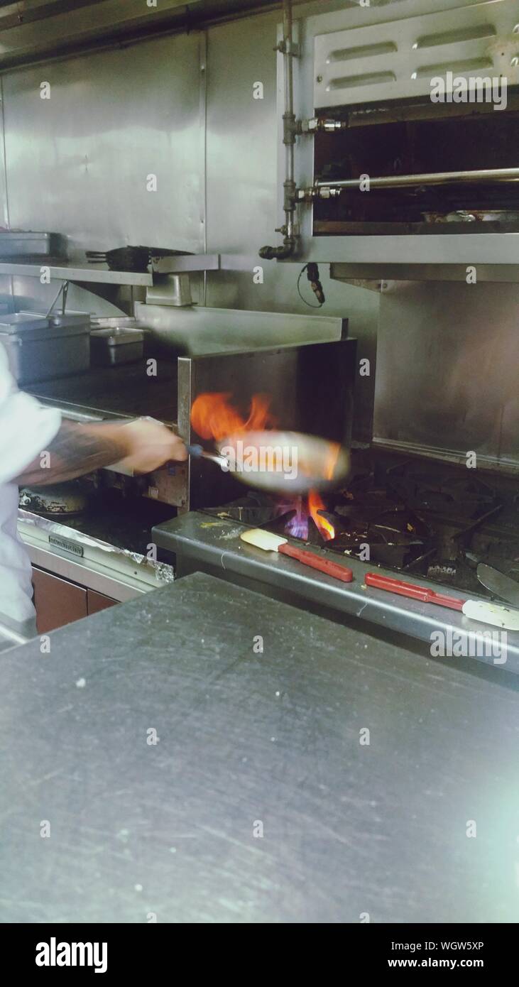 Koch pfanne -Fotos und -Bildmaterial in hoher Auflösung – Alamy