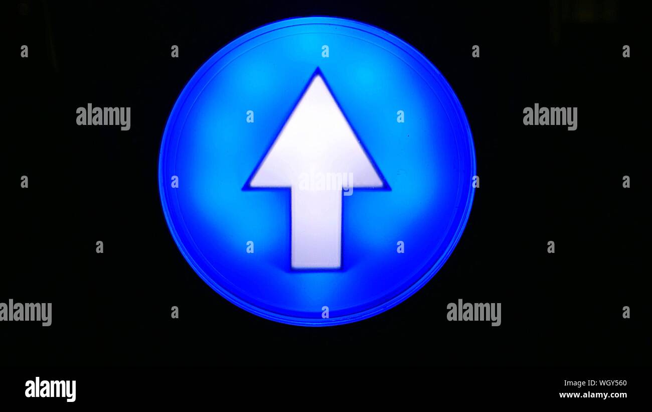 Pfeil nach oben symbol -Fotos und -Bildmaterial in hoher Auflösung – Alamy