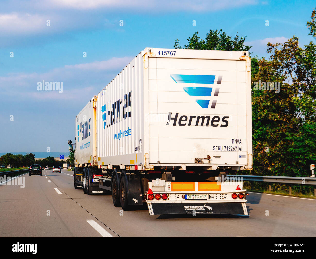 Hermes lkw -Fotos und -Bildmaterial in hoher Auflösung – Alamy